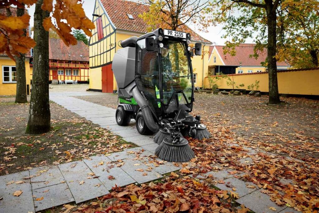 Egholm Park Ranger 2155 Street Sweeper